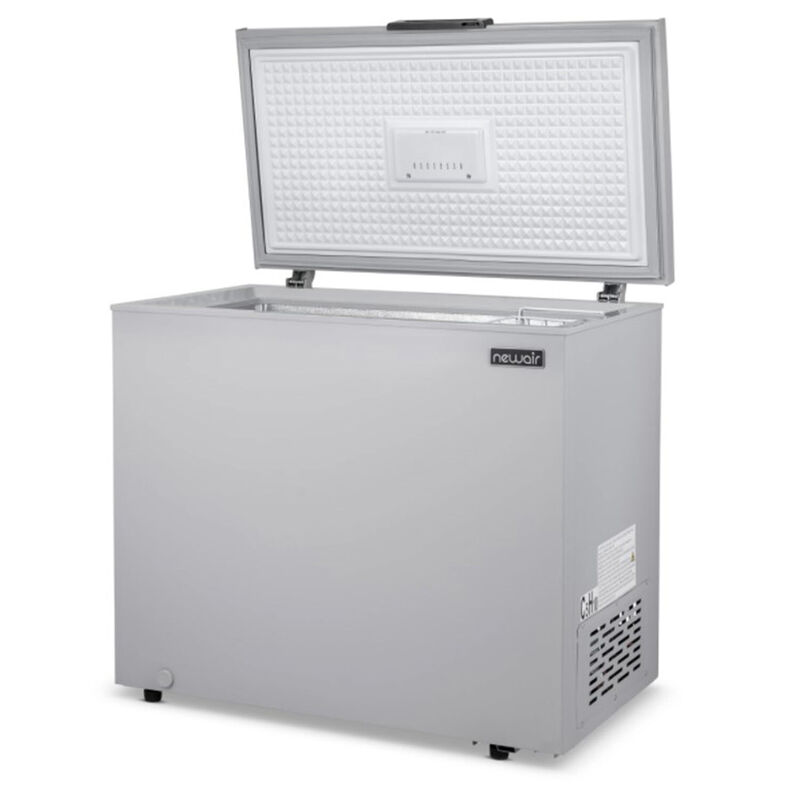 NEW AIR 6.7 Cu Ft. Compact Chest Freezer | West Marine