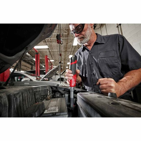 MILWAUKEE M12 FUEL™ 1/4" Extended Reach High Speed Ratchet