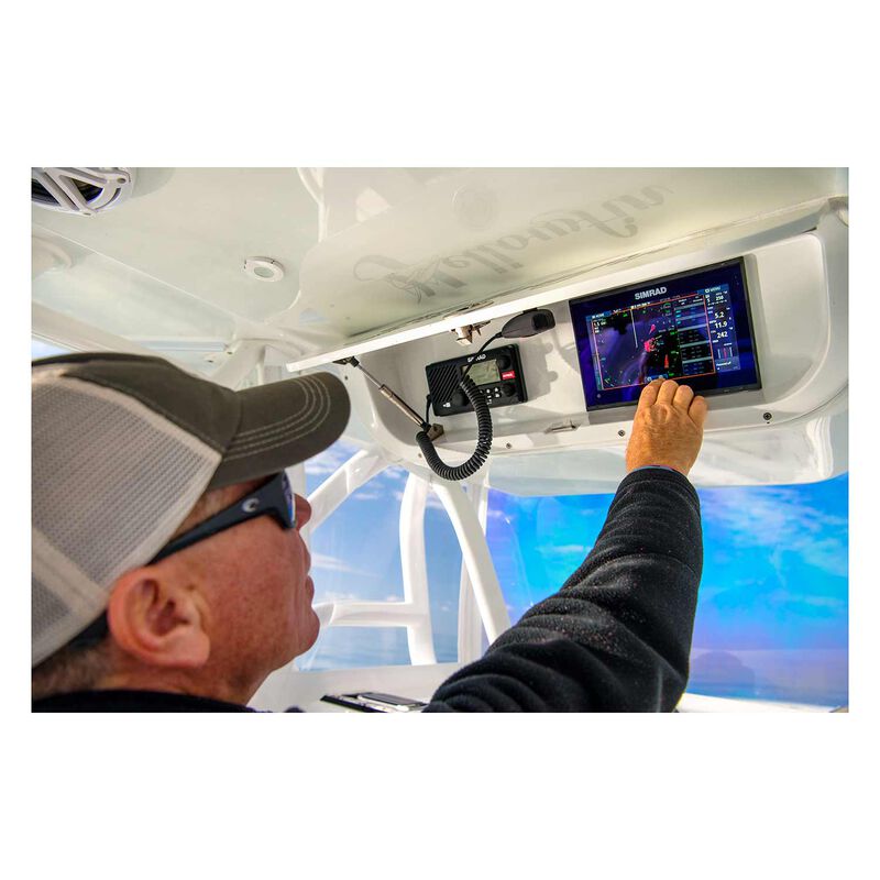 SIMRAD GO9 XSE Multifunction Display with 83/200 Transducer and C-MAP ...