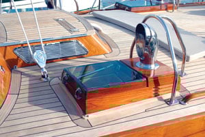 How to Apply Marine Spar Varnish to Brightwork | West Marine