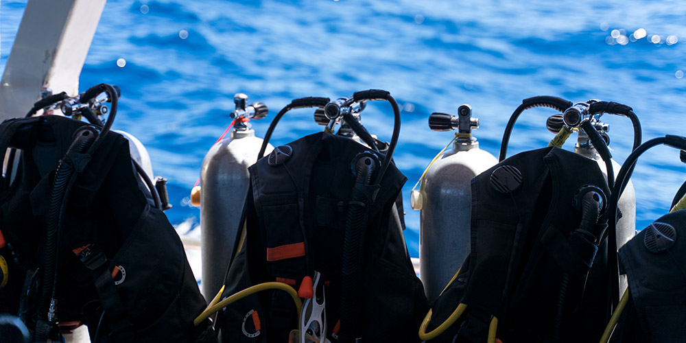 Selecting a Buoyancy Compensator (BCD) | West Marine