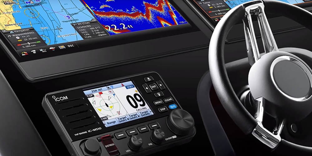 M330G Class D DSC VHF Radio with GPS | West Marine