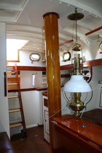 How to Apply Marine Spar Varnish to Brightwork | West Marine