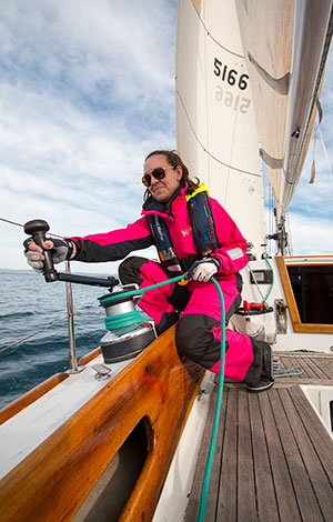 How to Choose the Right Sailboat Winch | West Marine