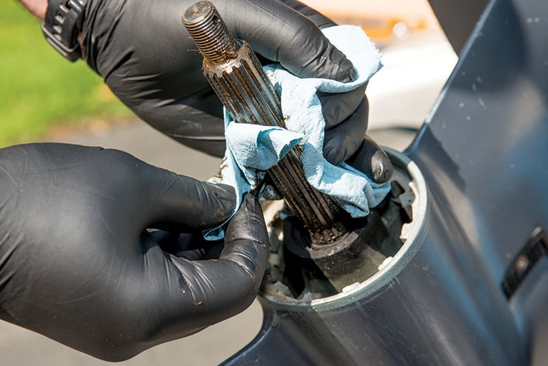 How to Change an Outboard Motor Prop | West Marine