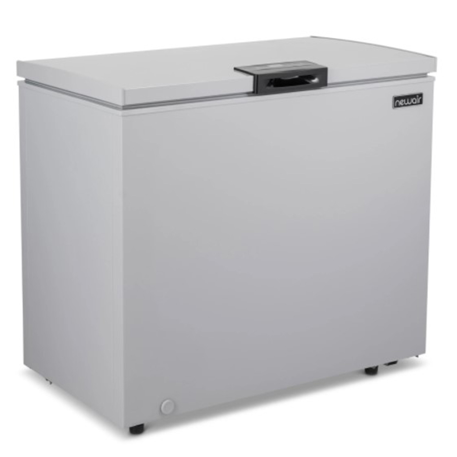 NEW AIR 6.7 Cu Ft. Compact Chest Freezer